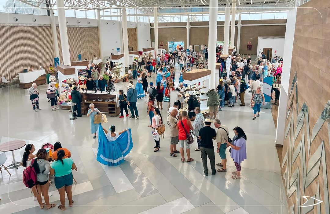 What is Manta Cruise Ship Port Like? - Manta Tour Guides